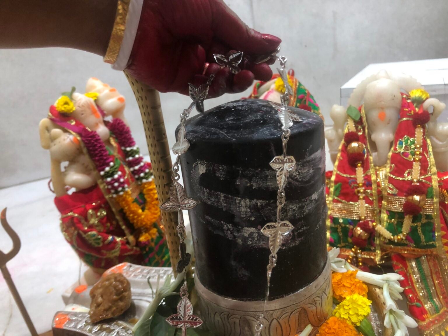 Gahenaz Silver 1inch Namah Shivay Belpatra / Belpata / Bilva Leaves ...