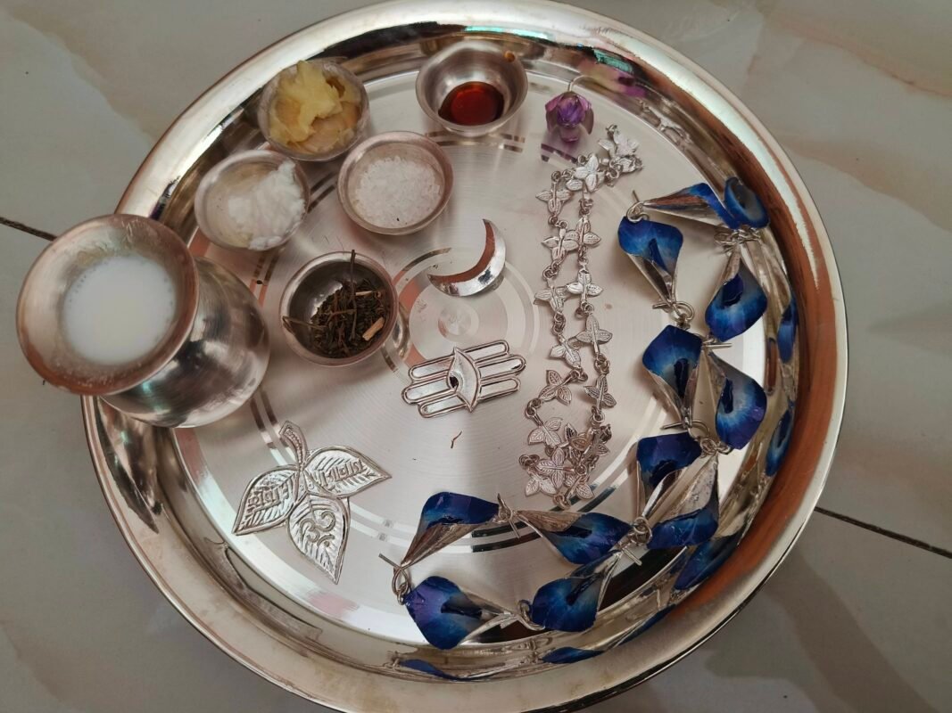 Aparajita / Nilkanth / Gokarna Flower Garland - Gahenaz Silver ...